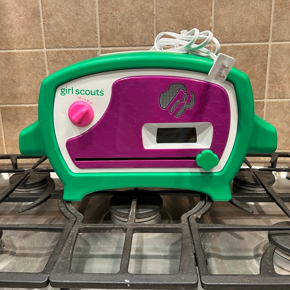 Girl Scouts | Other | Girl Scout Easy Bake Oven With Colorful Donut ...